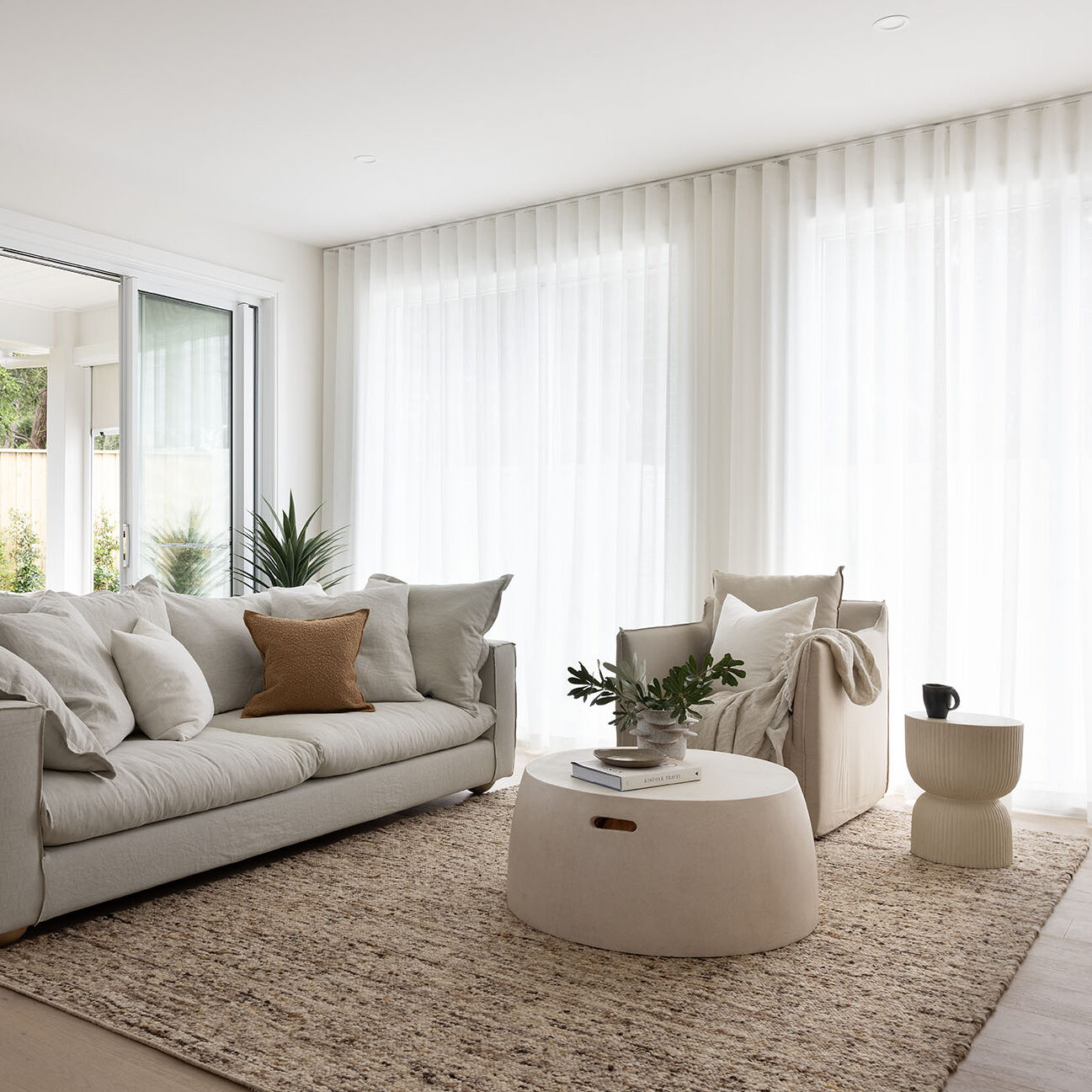 Blinds and Curtains Pairings That’ll Make Your Home Shine - Oak and Orange